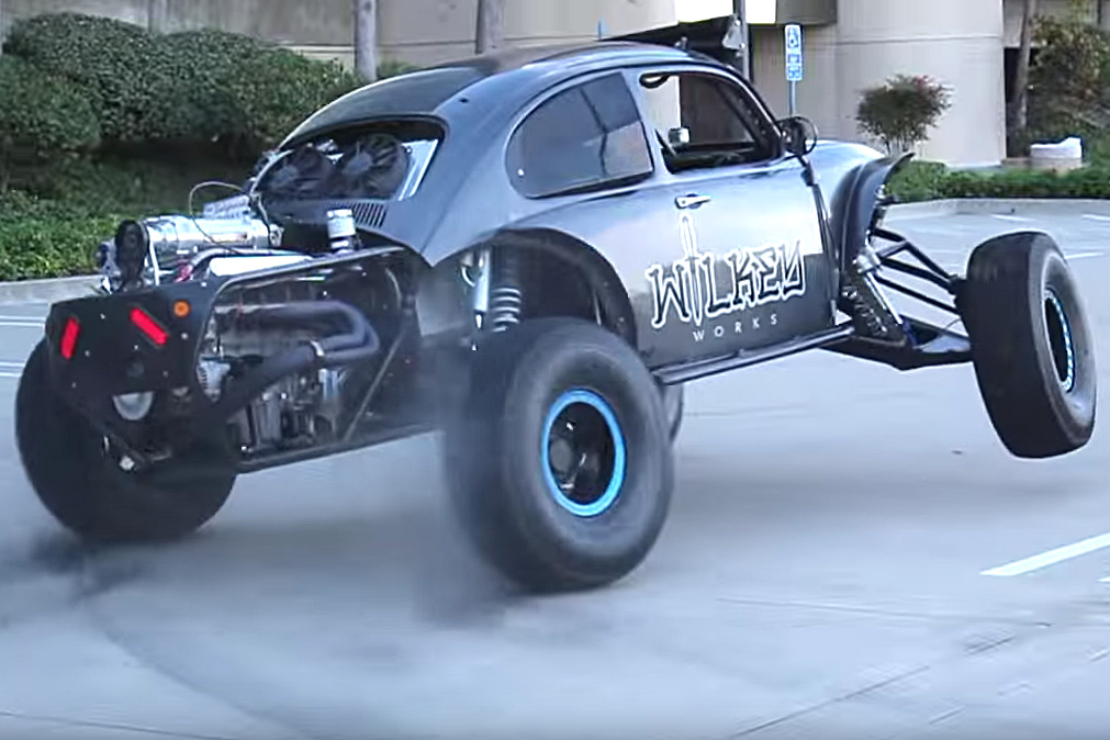 Video: Urban Assault - Tearing up the streets in a 800HP monster Beetle!